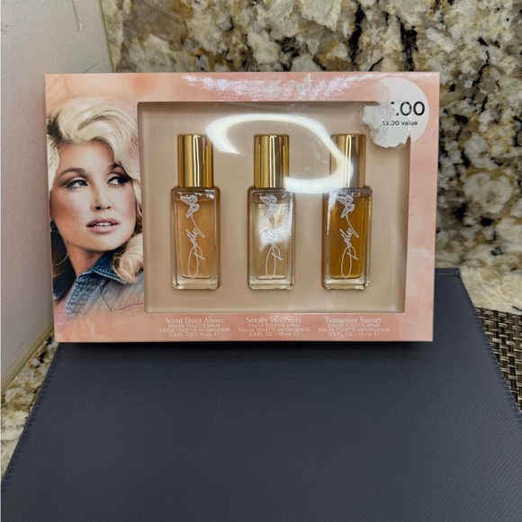 Dolly Parton | Skincare | Nwt Dolly Parton Fragrance Set With Gold Caps ...